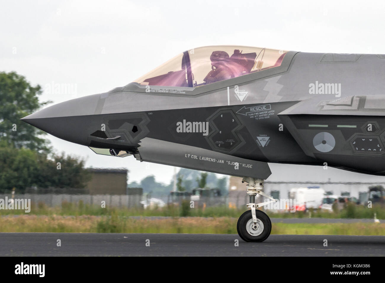 F35 fighter jet cockpit hi-res stock photography and images - Alamy