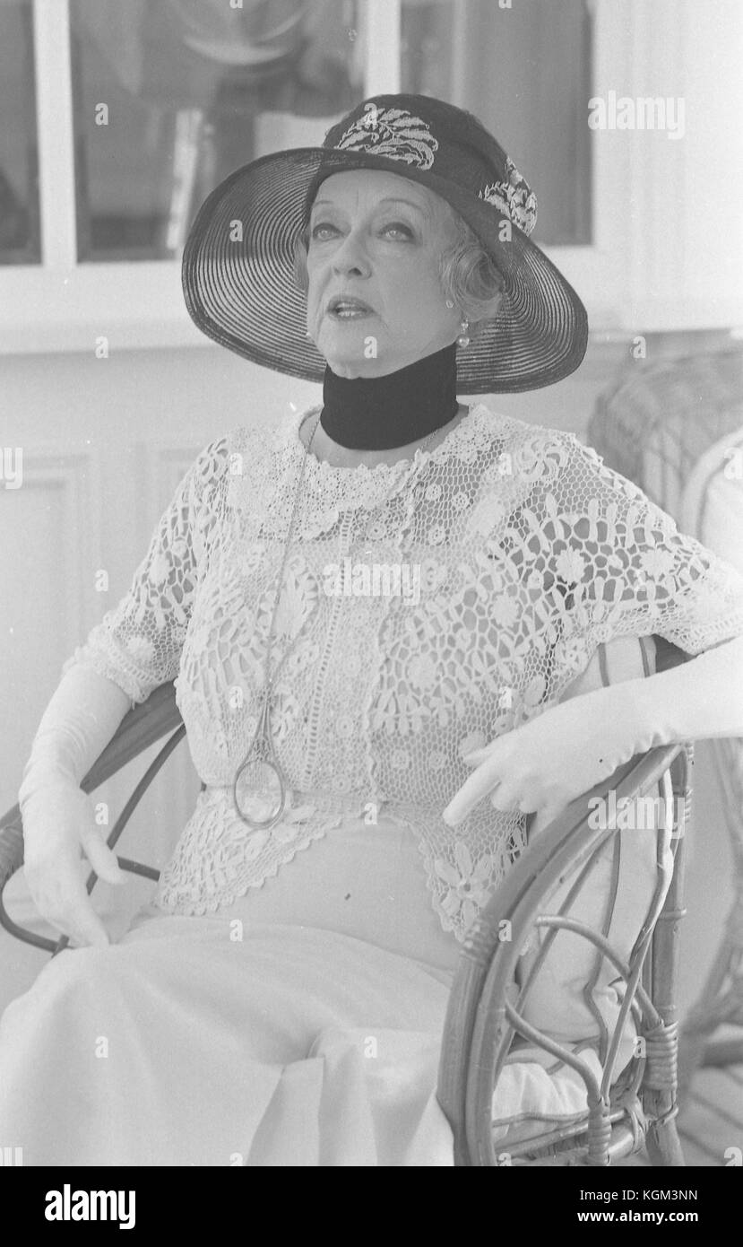 Death on the Nile (1978) , Bette Davis Date: 1978 Stock Photo - Alamy