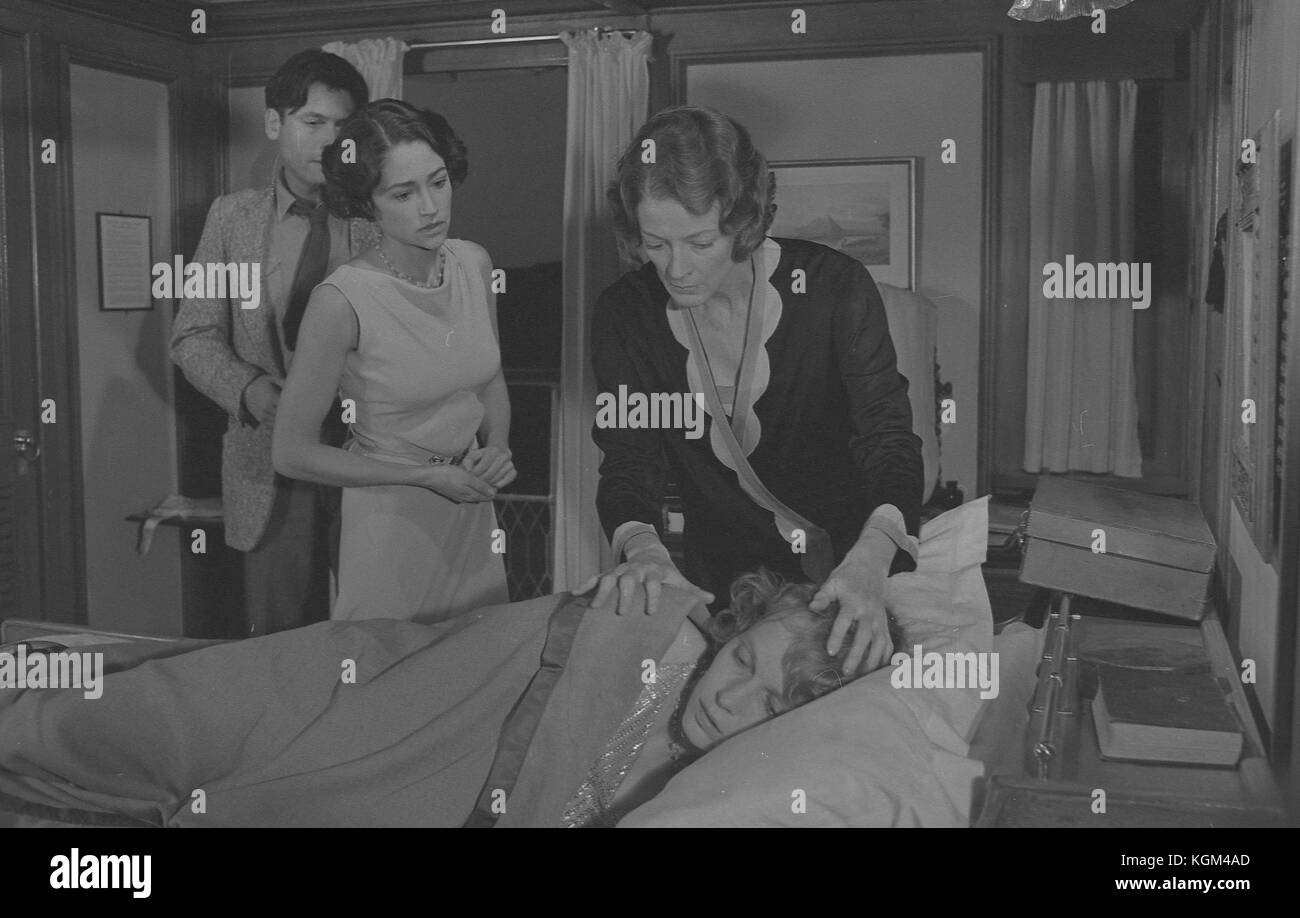 Olivia hussey death on the nile Black and White Stock Photos & Images ...