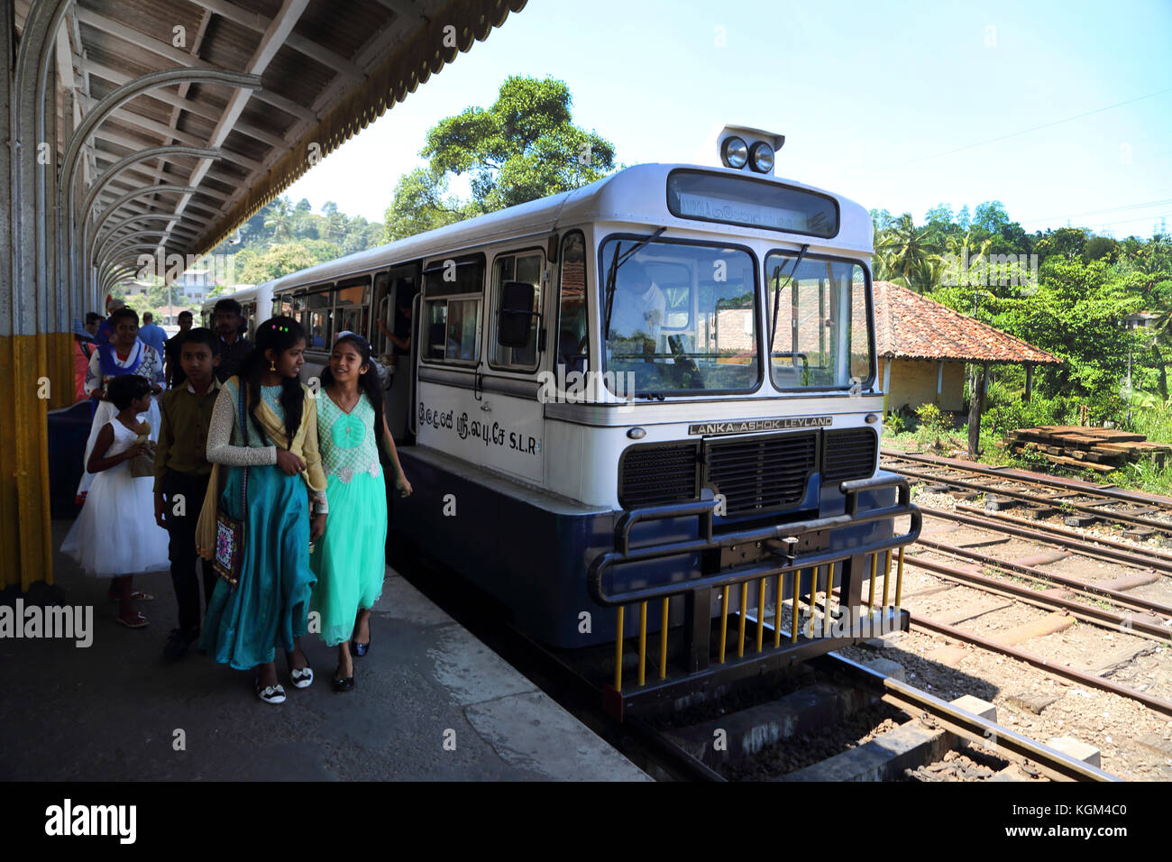 Train kandy central train station hi-res stock photography and images ...
