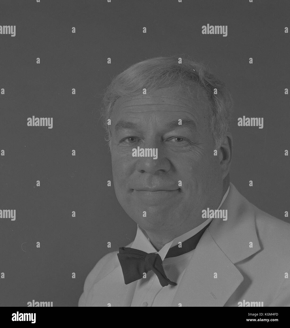 George kennedy death on the nile hi-res stock photography and images ...