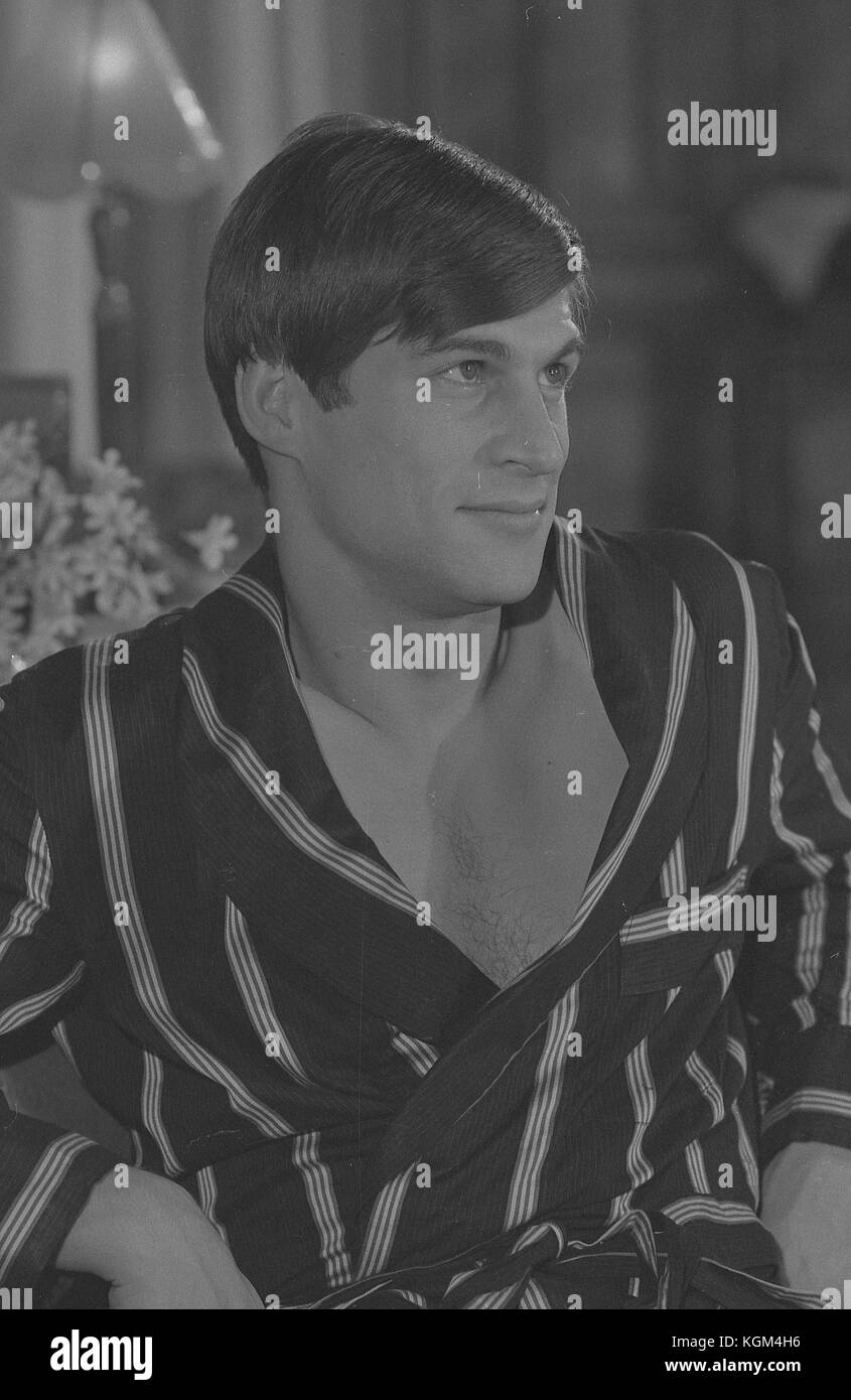 Death on the Nile (1978) , Simon MacCorkindale Date: 1978 Stock Photo ...