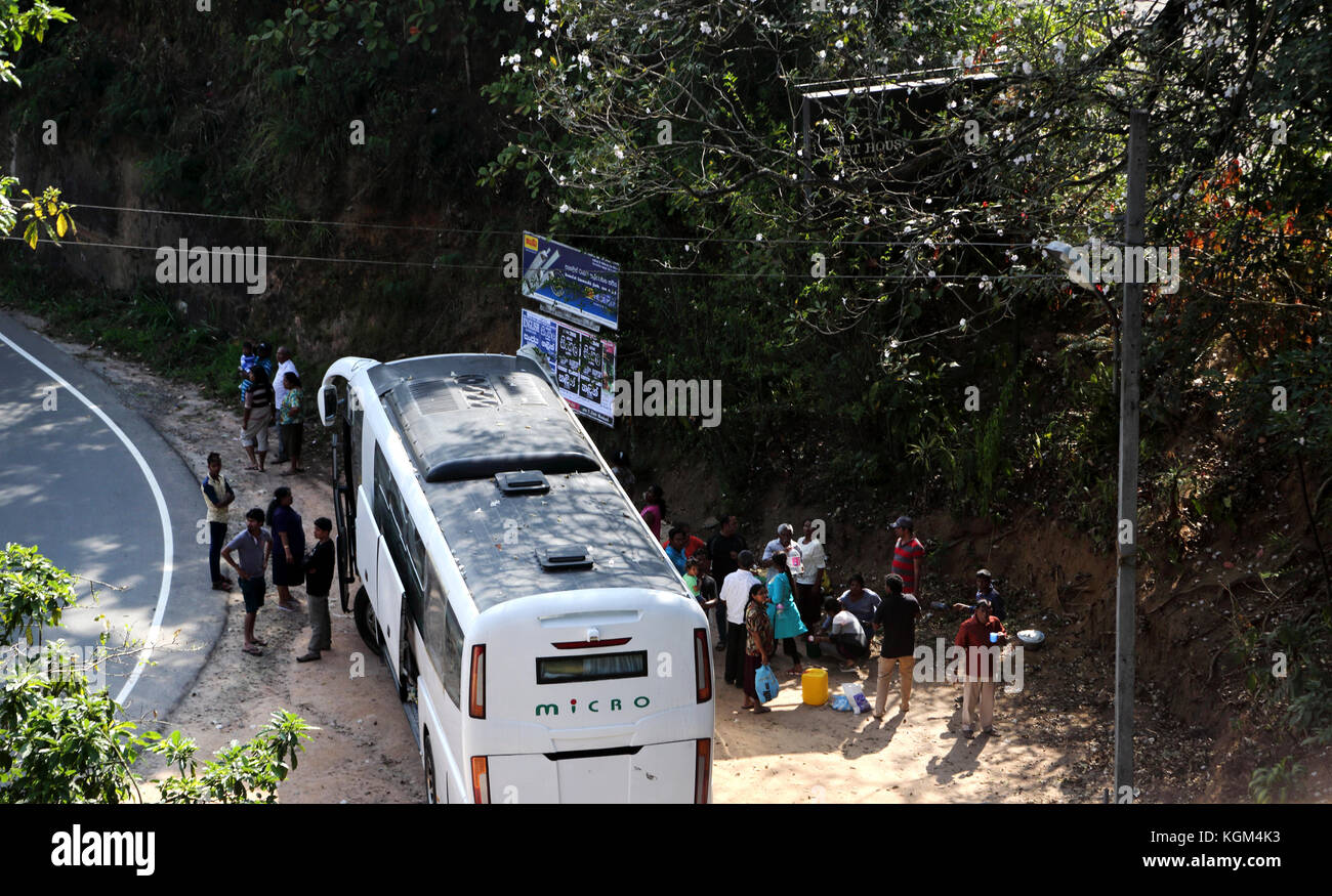 Hatton Hill Country Central Province Sri Lanka Passengers by Coach ...