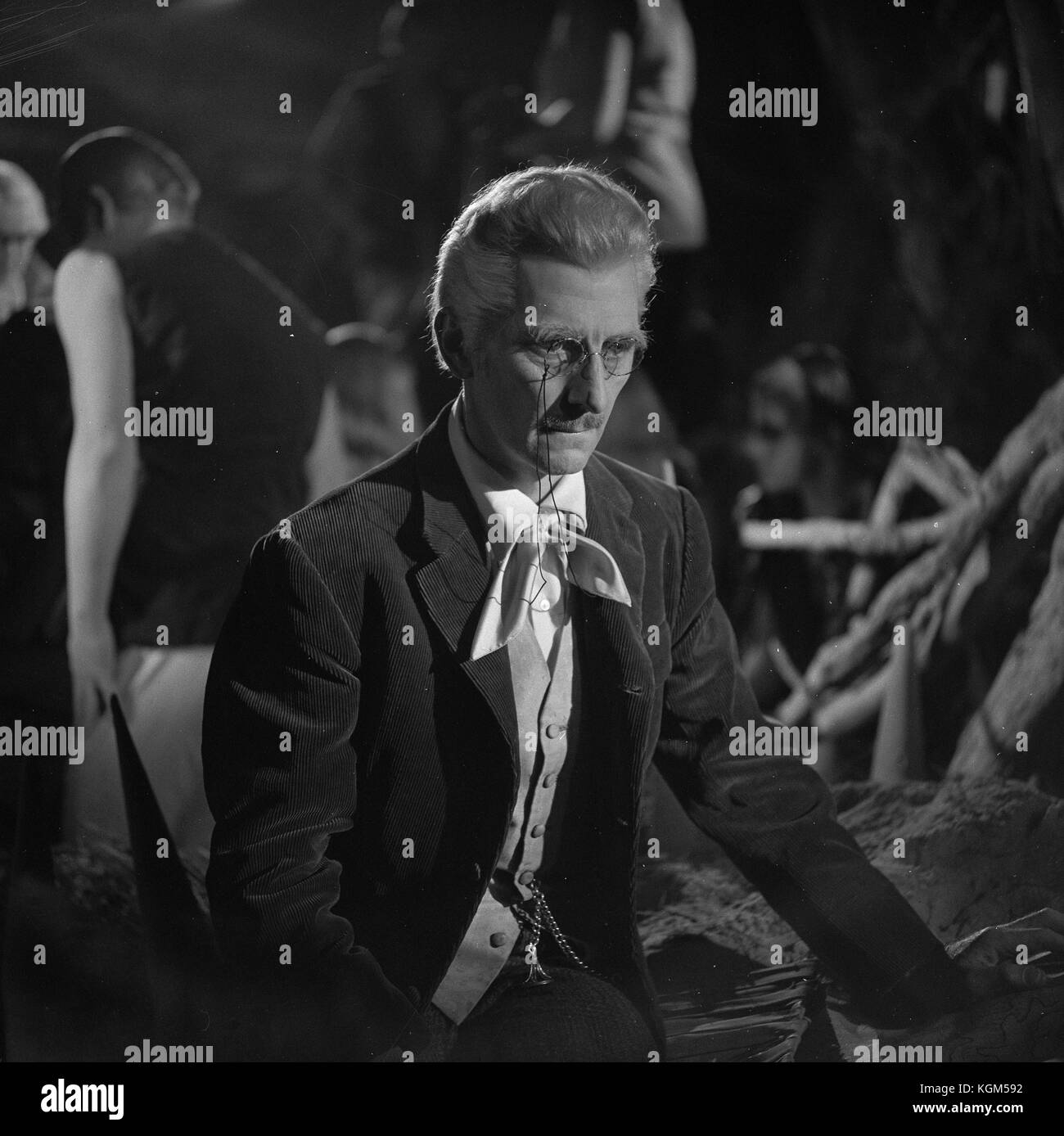 Doctor who peter cushing hi-res stock photography and images - Alamy
