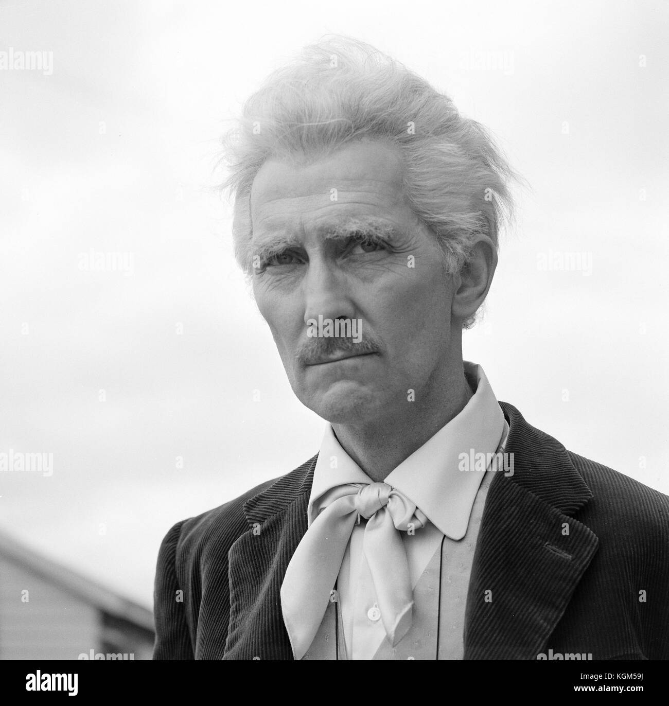 Doctor who peter cushing hi-res stock photography and images - Alamy