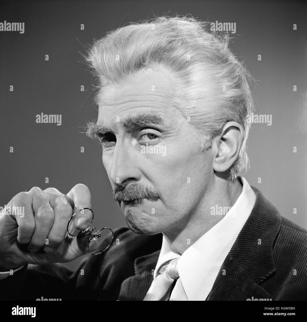 Doctor who peter cushing Black and White Stock Photos & Images - Alamy