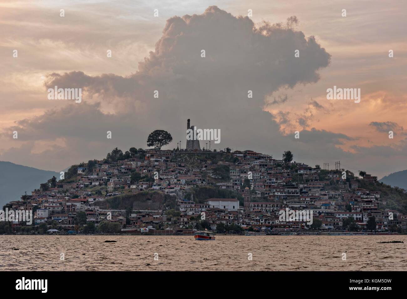 Sunset over the Isla de Janitzio, Michoacan, Mexico Stock Photo - Alamy
