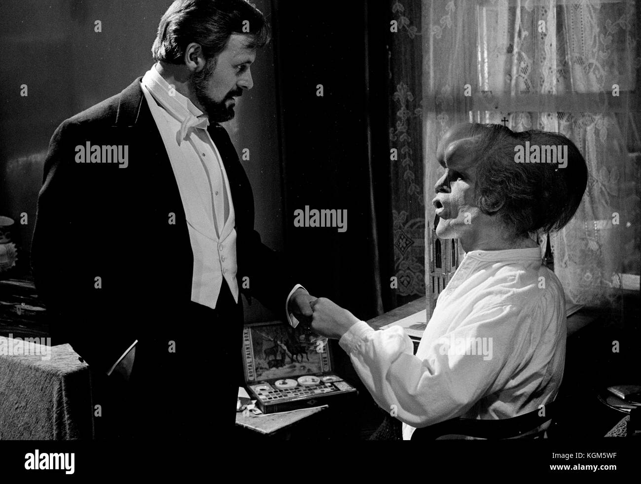 The Elephant Man (1980) , John Hurt , Anthony Hopkins Date: 1980 Stock ...
