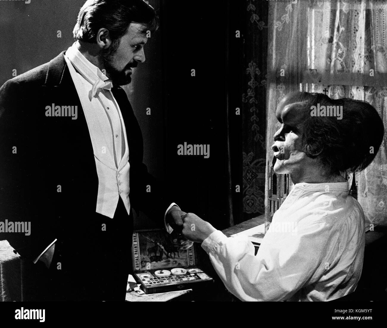 The Elephant Man (1980) , John Hurt , Anthony Hopkins Date: 1980 Stock ...