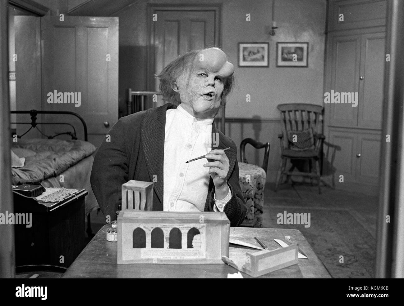 The Elephant Man (1980) , John Hurt Date: 1980 Stock Photo - Alamy
