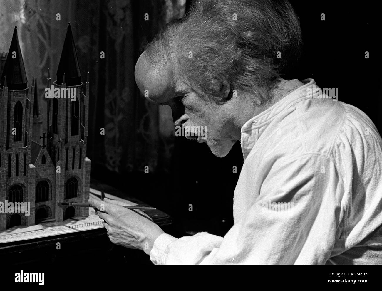 The Elephant Man (1980) , John Hurt Date: 1980 Stock Photo - Alamy