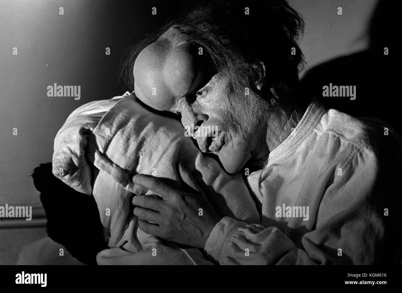 The Elephant Man (1980) , John Hurt Date: 1980 Stock Photo - Alamy