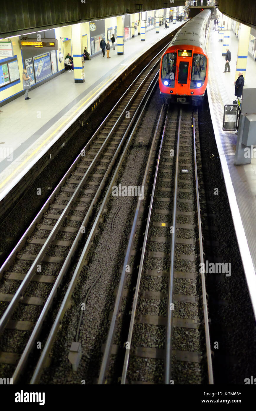 London underground railway system hi-res stock photography and images ...