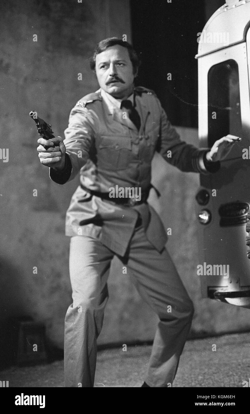 Peter bowles 1970s hi-res stock photography and images - Alamy