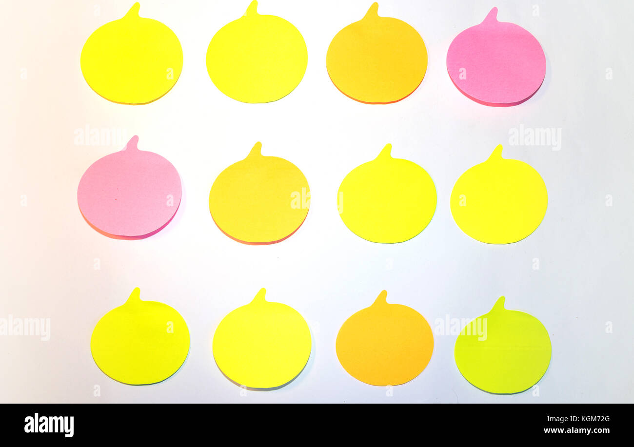 Round Sticky notes isolated on white backdrop Stock Photo - Alamy Round Sticky notes isolated on white backdrop Stock Photo - Alamy