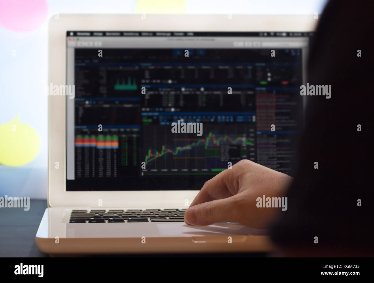 Laptop finance charts hi-res stock photography and images - Alamy