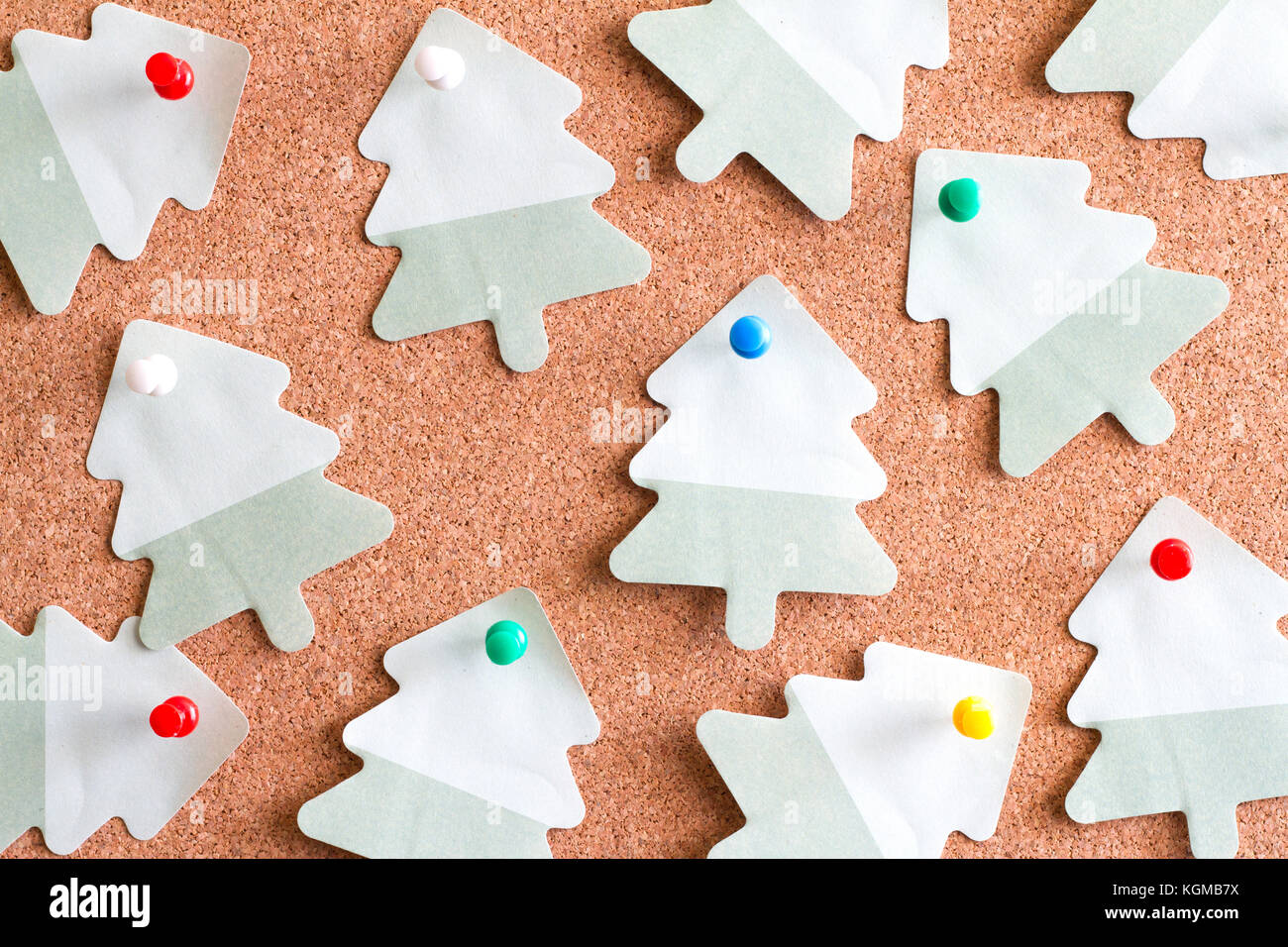 Christmas paper tree reminder on cork board concept Stock Photo - Alamy