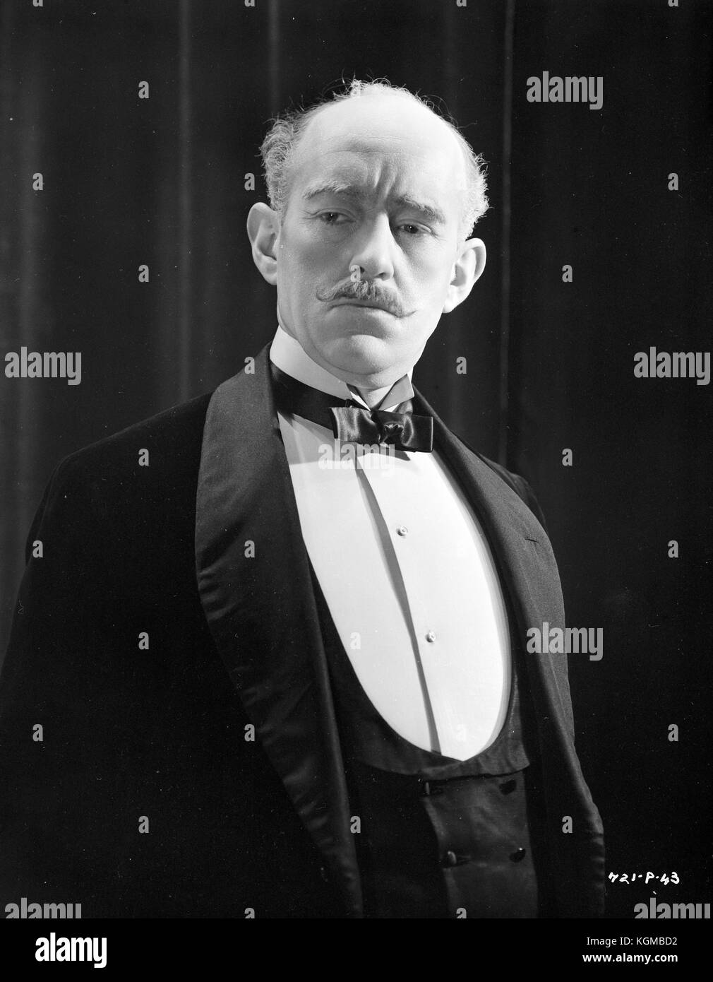 Kind hearts and coronets 1949 alec guinness hi-res stock photography ...