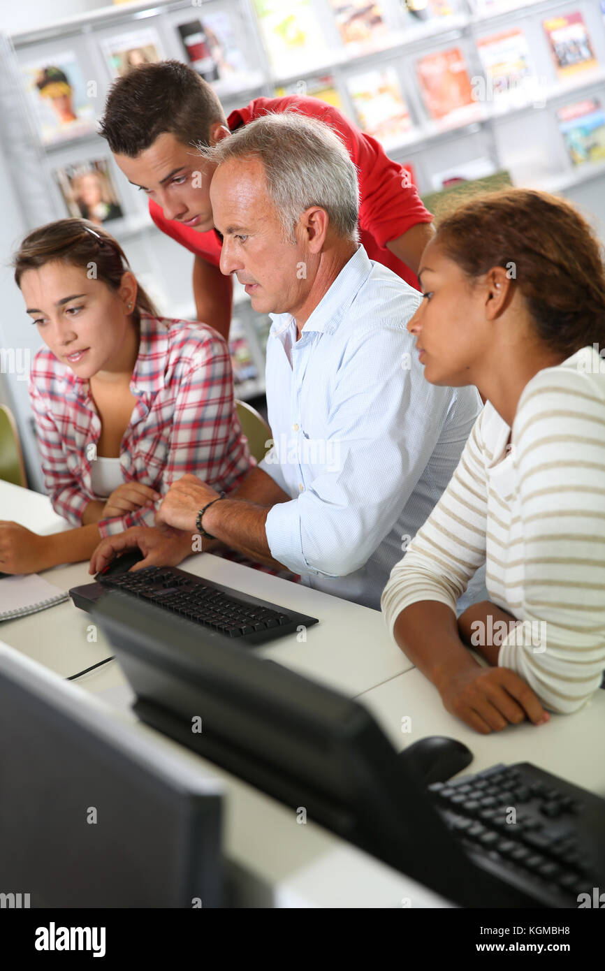 Teens teenagers girls boy hi-res stock photography and images - Alamy