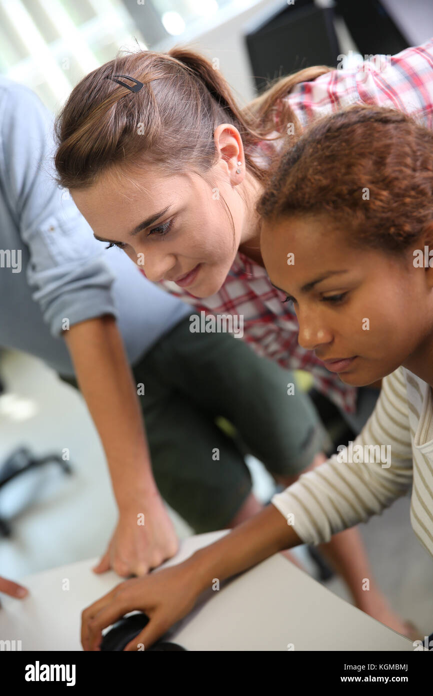 College computer lab students hi-res stock photography and images - Alamy