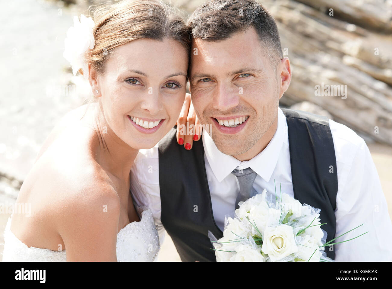 Portrait of beautiful bride and groom Stock Photo - Alamy