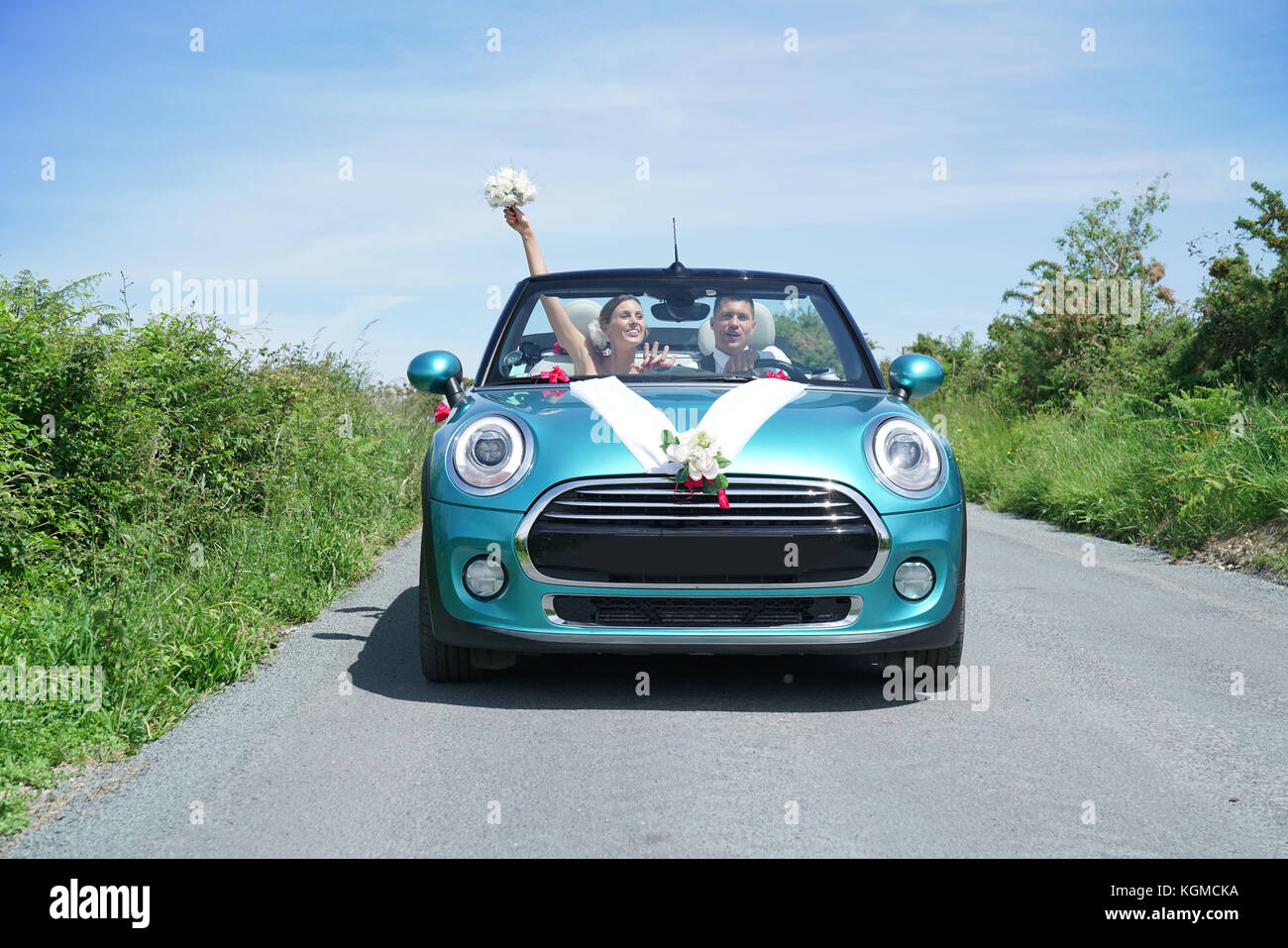 Wedding day car just married hi-res stock photography and images - Alamy
