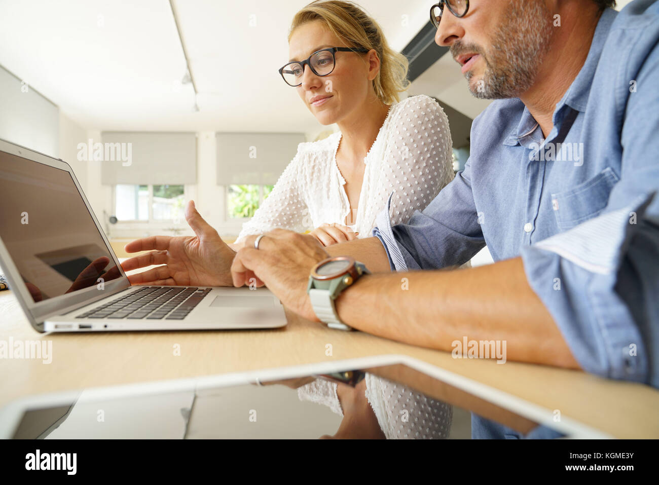 Business team working on project using laptop Stock Photo - Alamy