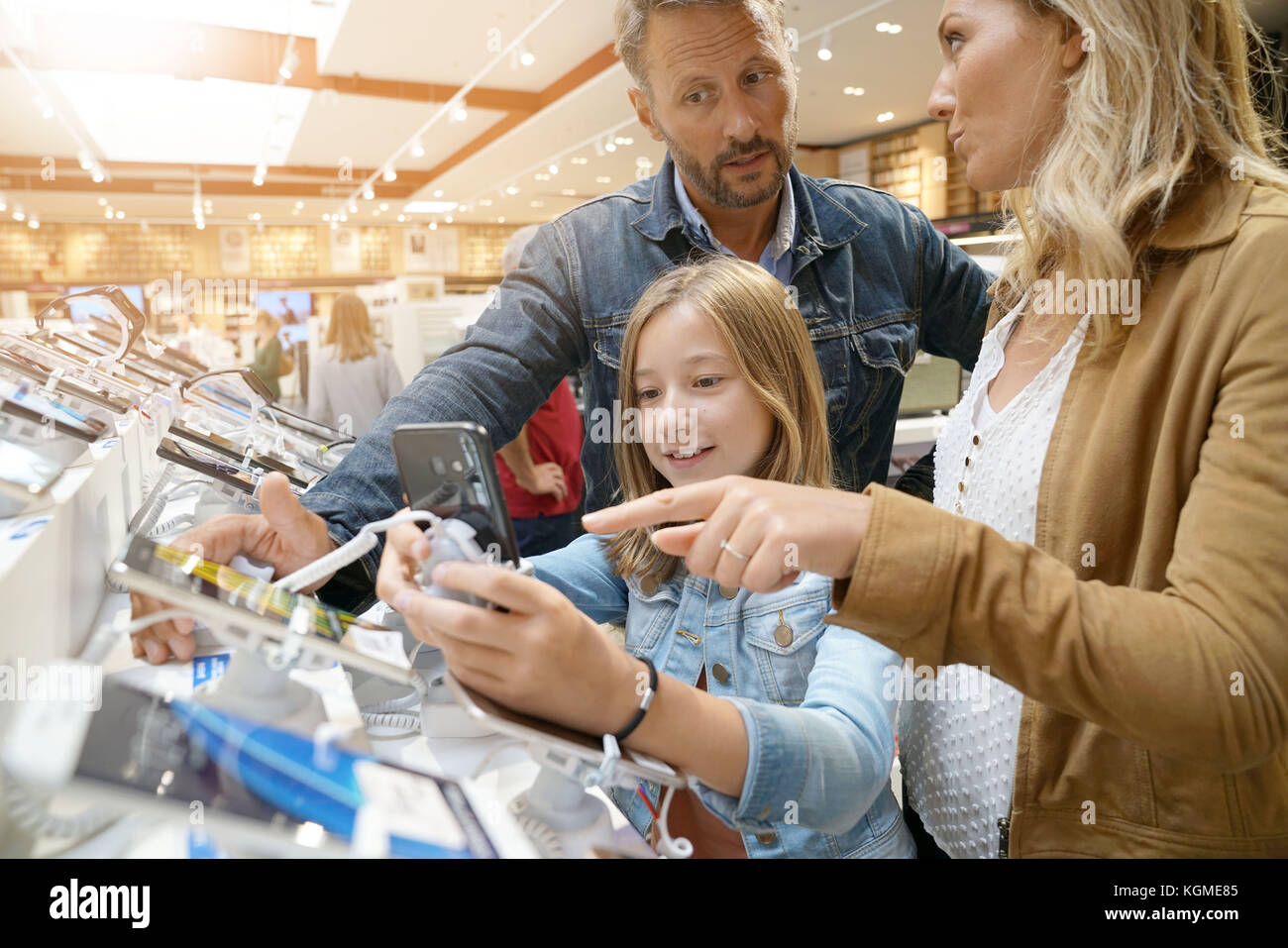Electronics Shops High Resolution Stock Photography and Images - Alamy