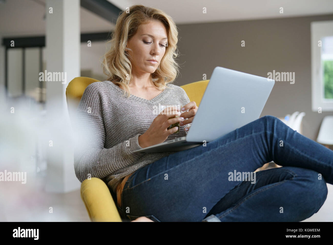 Woman at home connected on laptop computer Stock Photo - Alamy