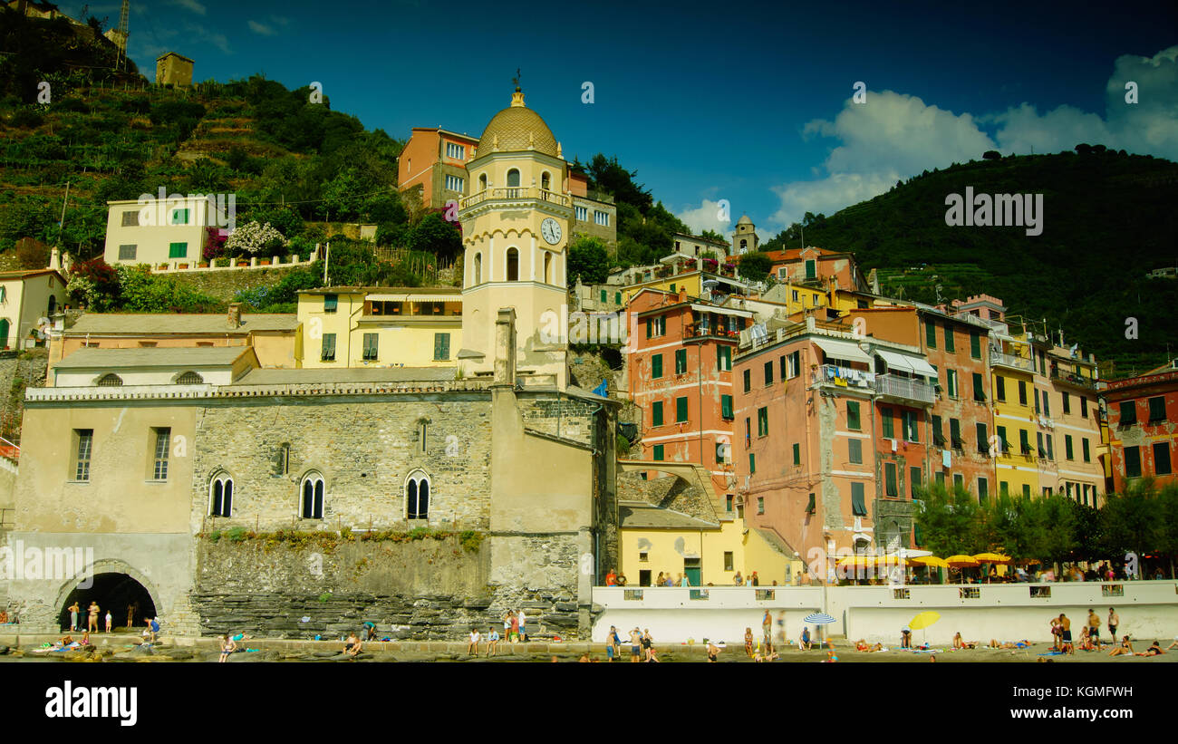 Vernazza beach and town hi-res stock photography and images - Alamy