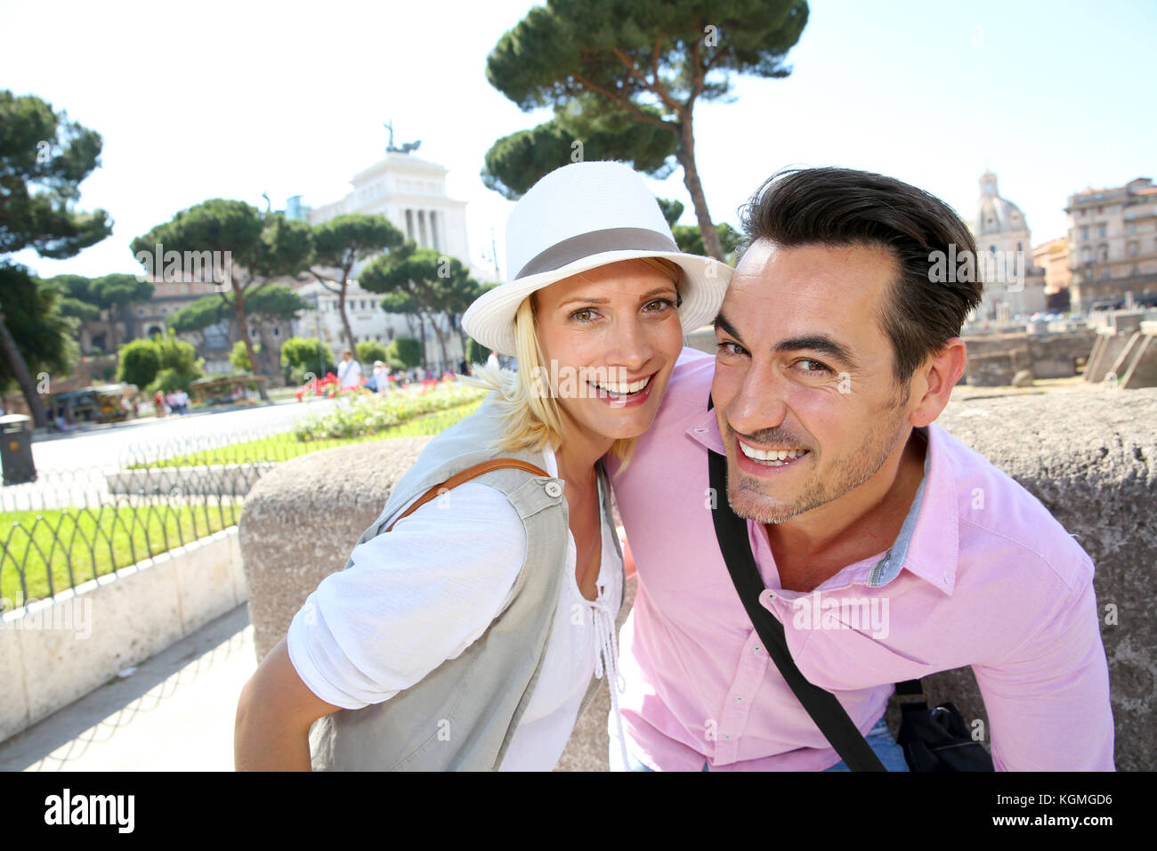 Smiling couple of tourists visiting Rome, Italy Stock Photo - Alamy