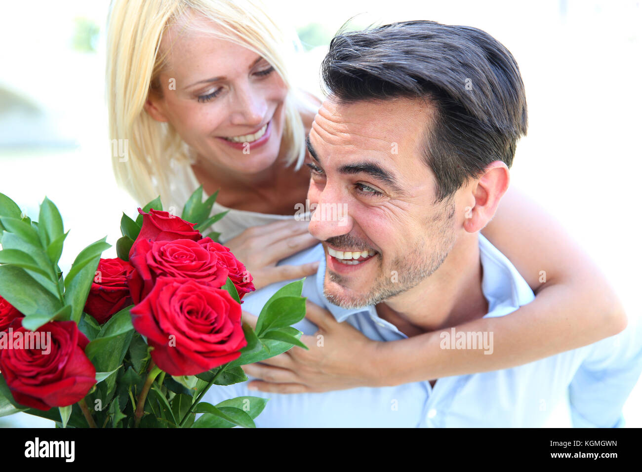 Man giving red roses to woman Stock Photo - Alamy