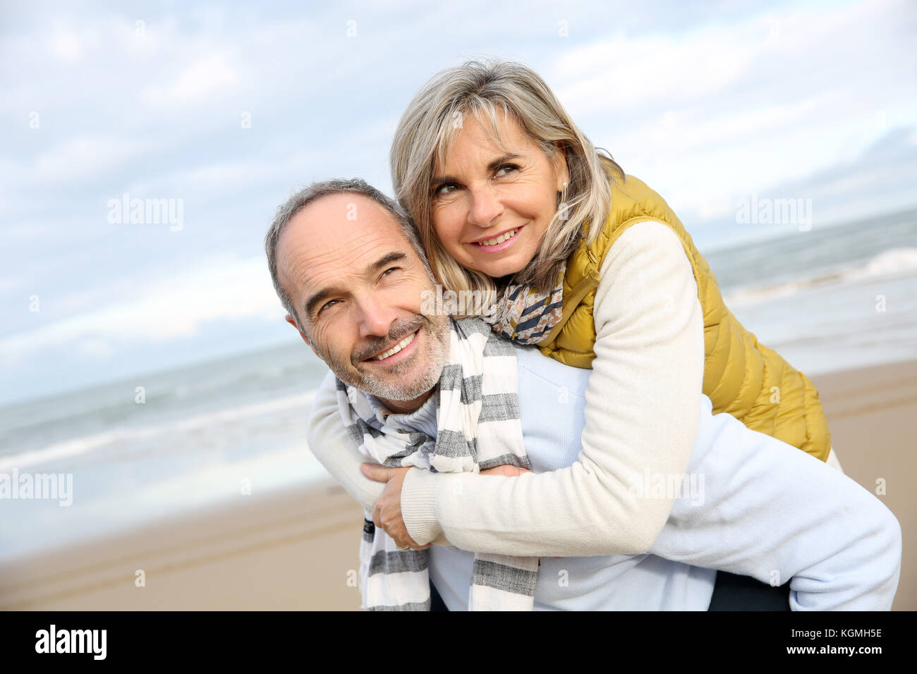 Man Giving Woman Piggyback Ride High Resolution Stock Photography and ...