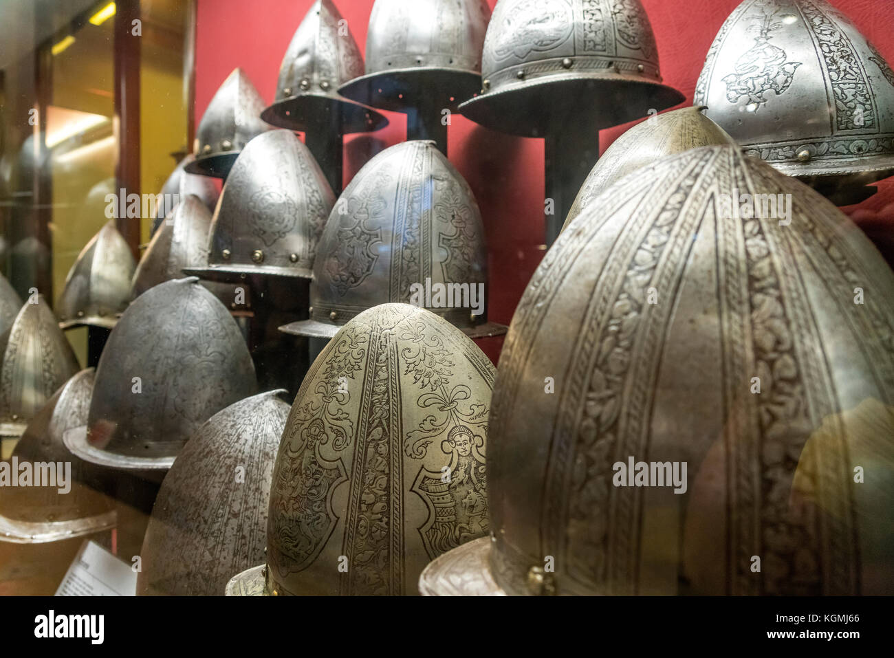 Histotische Helme in der Waffenkammer Palace Armoury, Großmeisterpalast ...