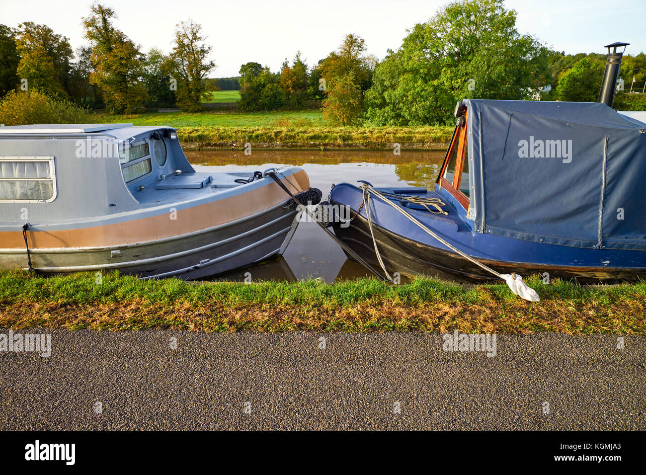 Proper mooring hi-res stock photography and images - Alamy