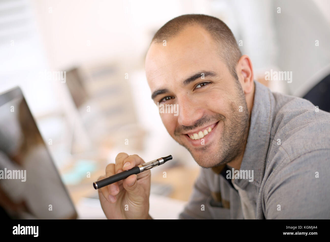 Guy smoking hi-res stock photography and images - Alamy