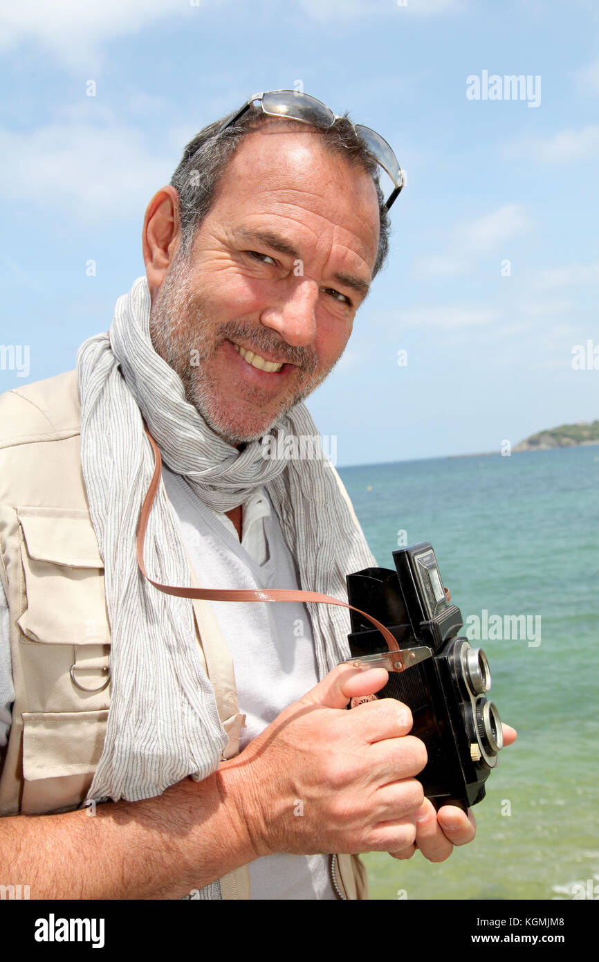 Senior photographer using vintage camera Stock Photo - Alamy