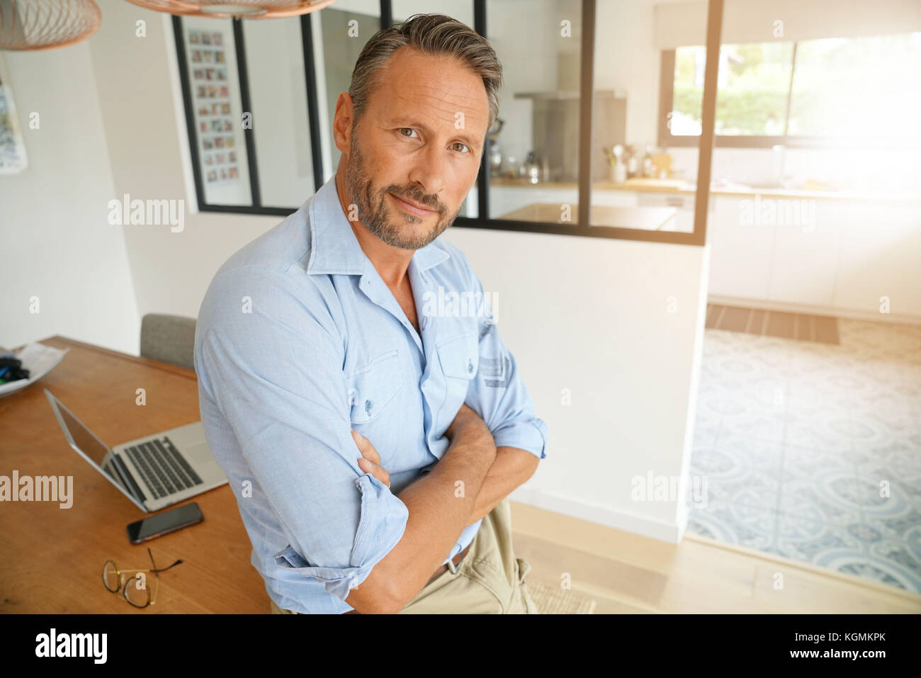 Unshaven handsome hi-res stock photography and images - Alamy