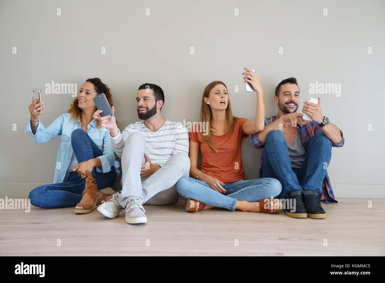 Sitted group hi-res stock photography and images - Alamy