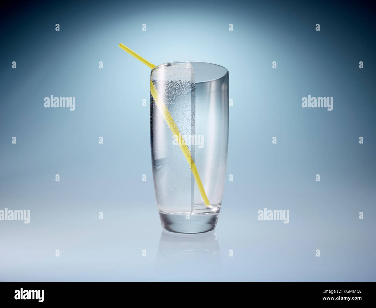 Glass half full empty hi-res stock photography and images - Alamy