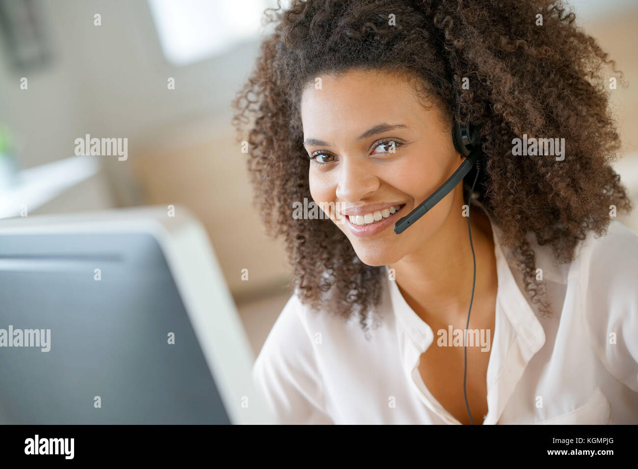 Portrait of customer service assistant talking on phone Stock Photo - Alamy