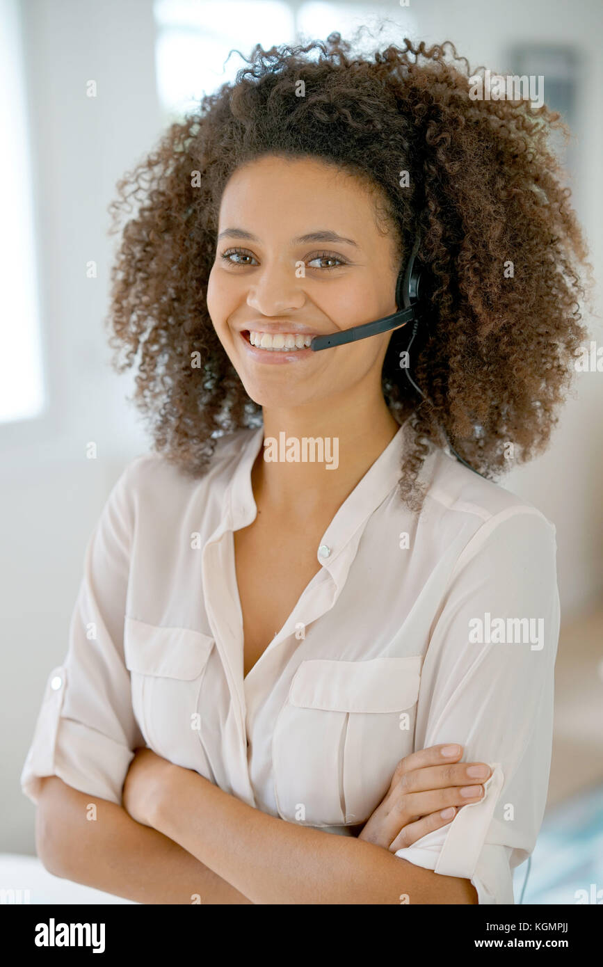 Portrait of customer service assistant talking on phone Stock Photo - Alamy