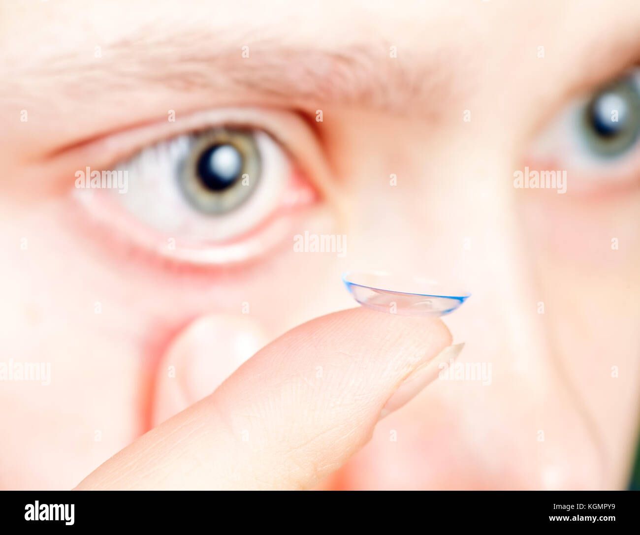 Young woman Inserting a contact lens closeup Stock Photo - Alamy
