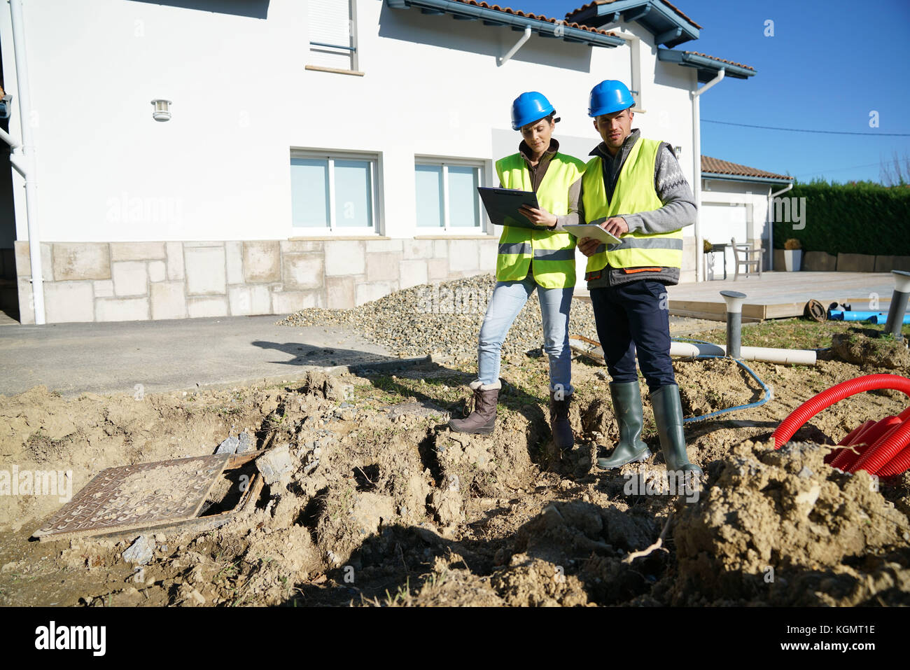 Digging in work hi-res stock photography and images - Alamy