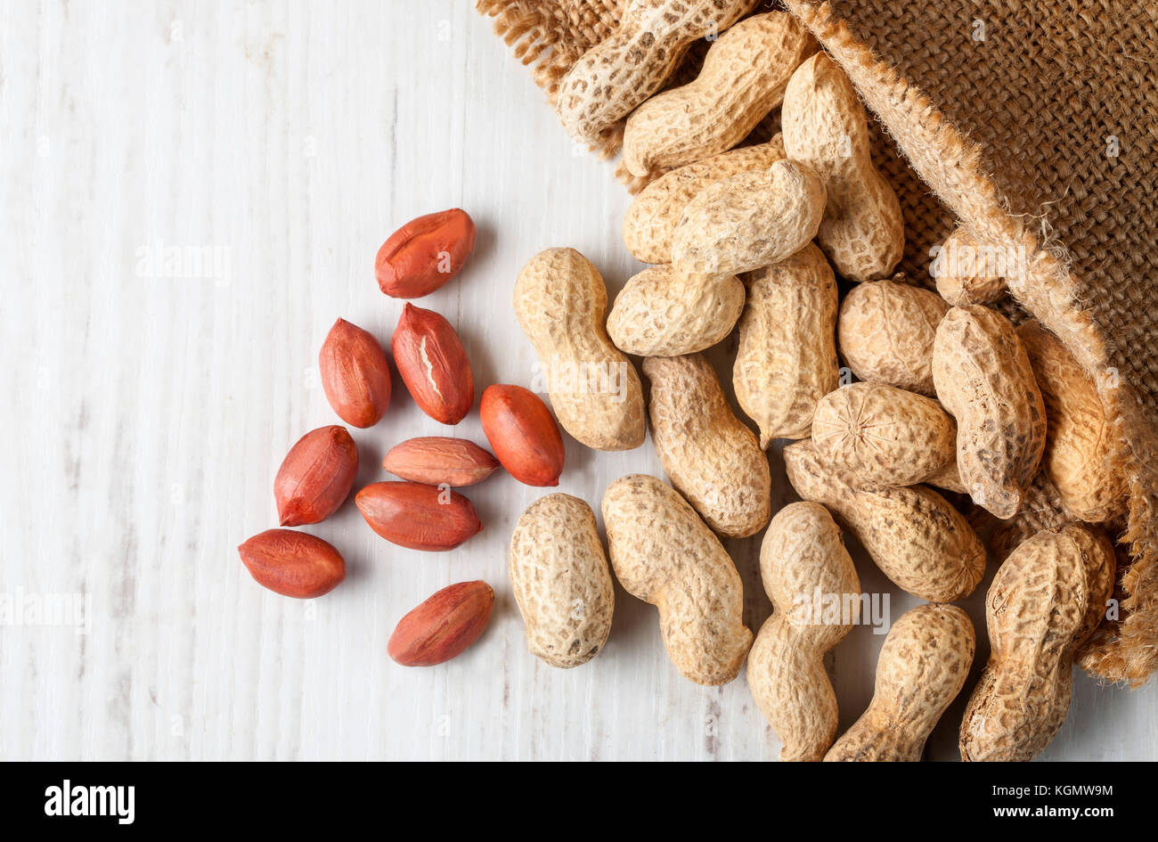 Pea shells hi-res stock photography and images - Alamy