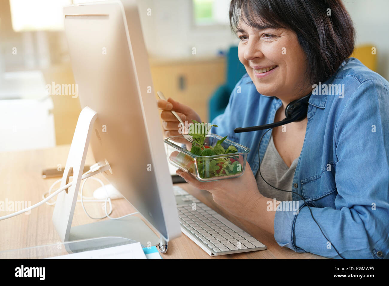 Telemarketing computer one hi-res stock photography and images - Alamy