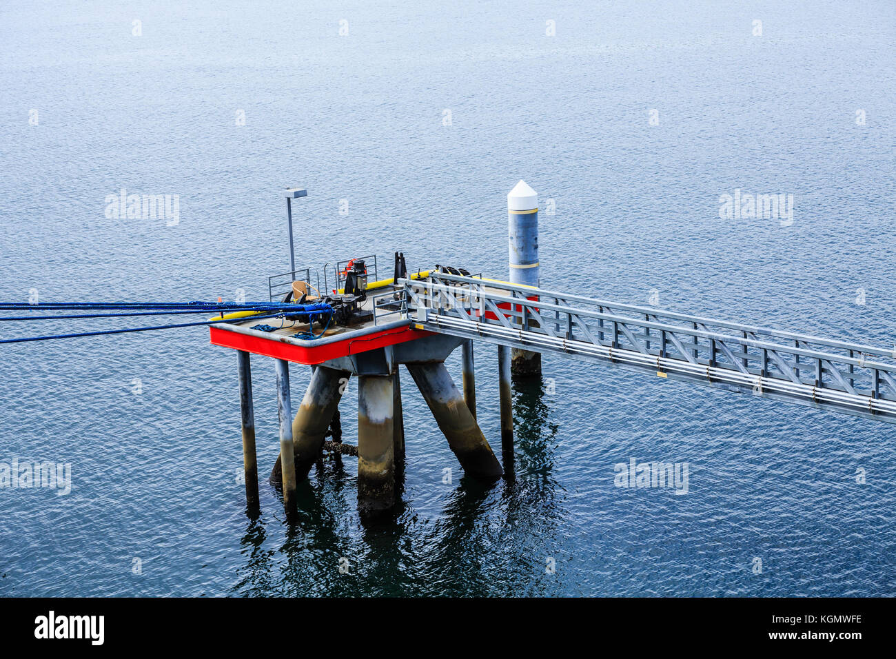 Ropes and Bridge to Mooring Platform Stock Photo - Alamy