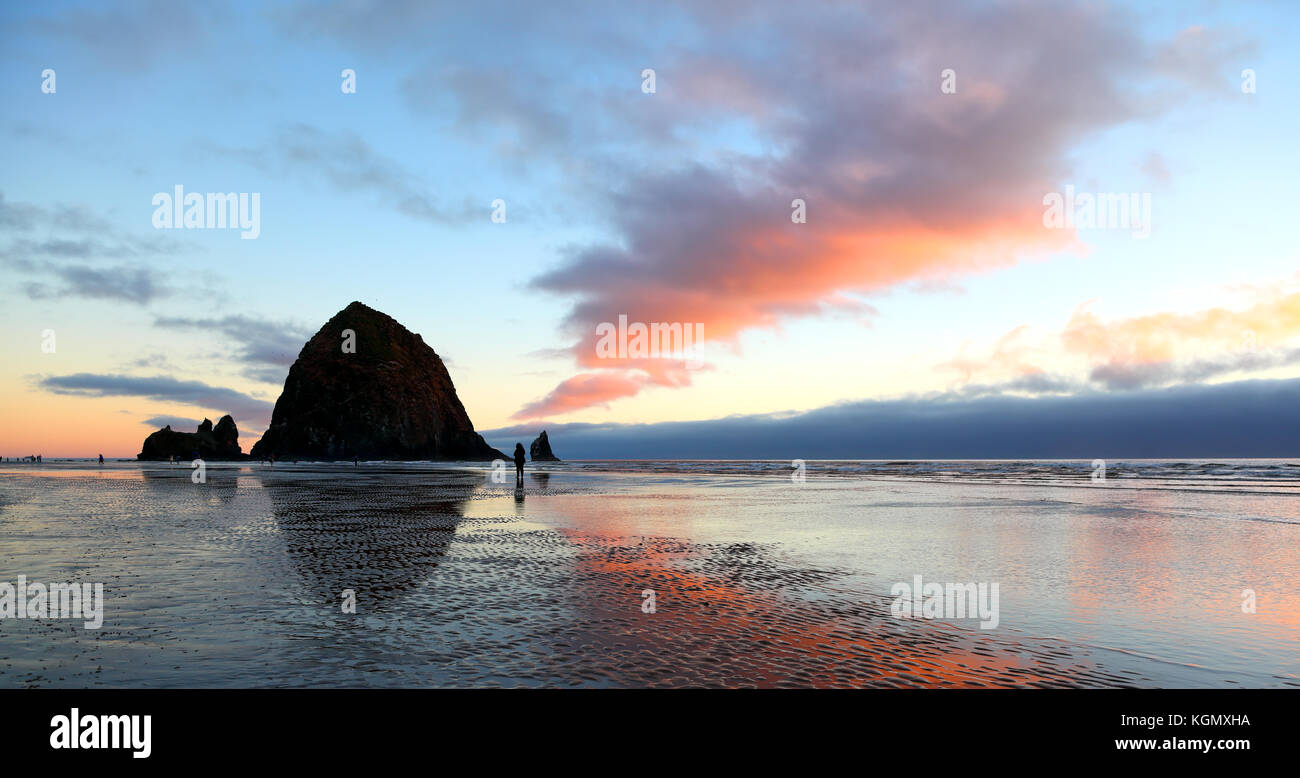 Sunset at Cannon Beach, Oregon Stock Photo - Alamy