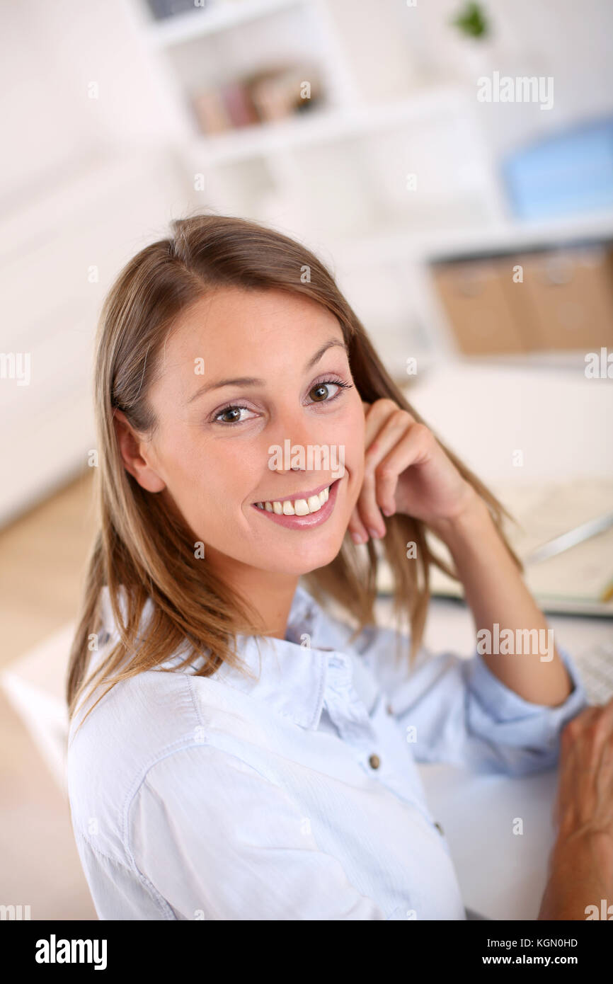 Portrait of beautiful office-worker Stock Photo - Alamy