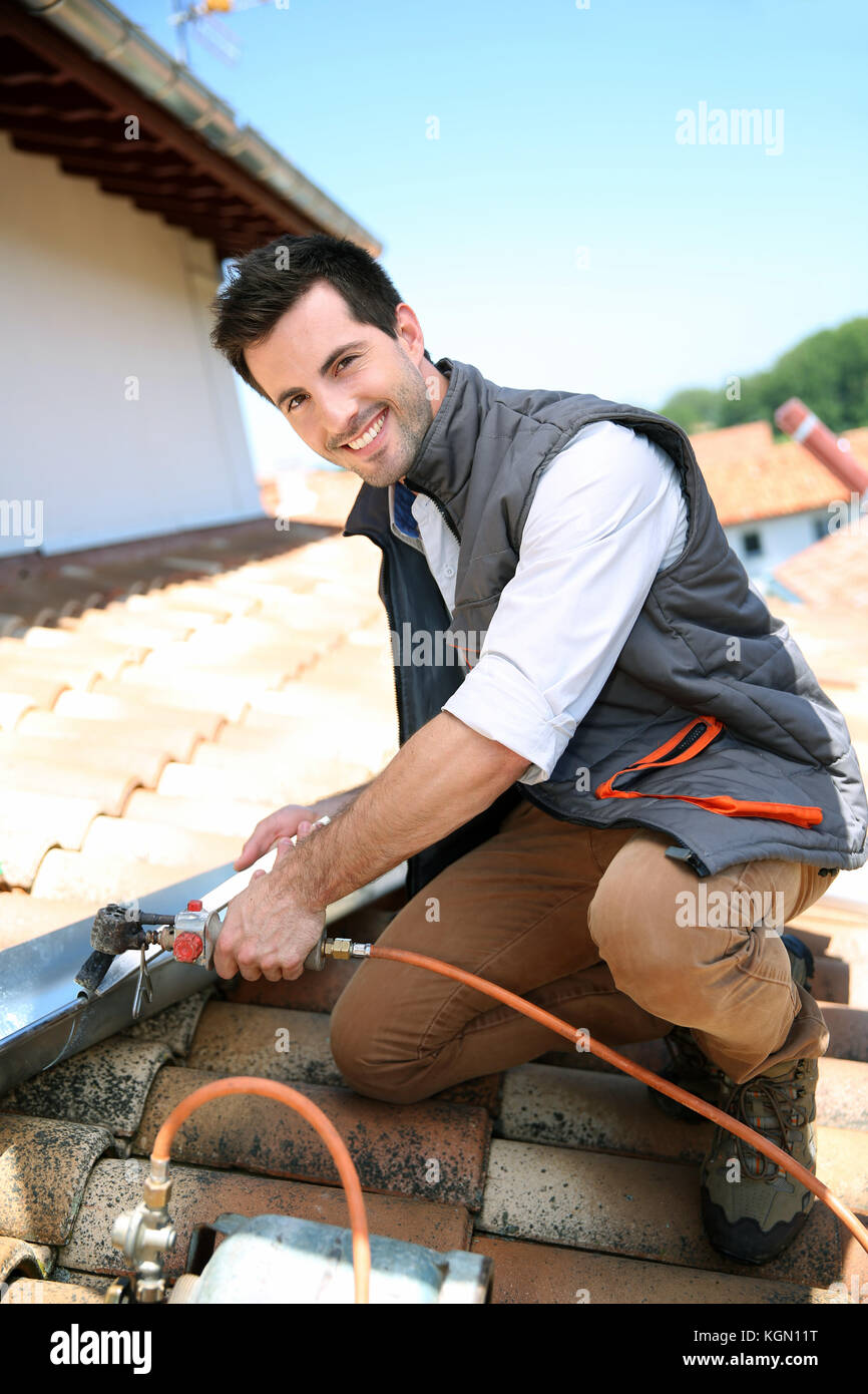 Roofer working hi-res stock photography and images - Alamy